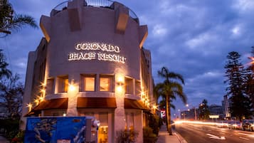 Fachada do alojamento (tarde/noite)
