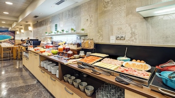 Pequeno-almoço tipo buffet diário mediante uma taxa 