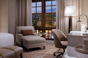 Roupa de alta qualidade, camas de colchão pillowtop, minibar 