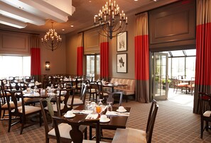 Ethan Allen Hotel Reviews, Deals & Photos 2024 - Expedia