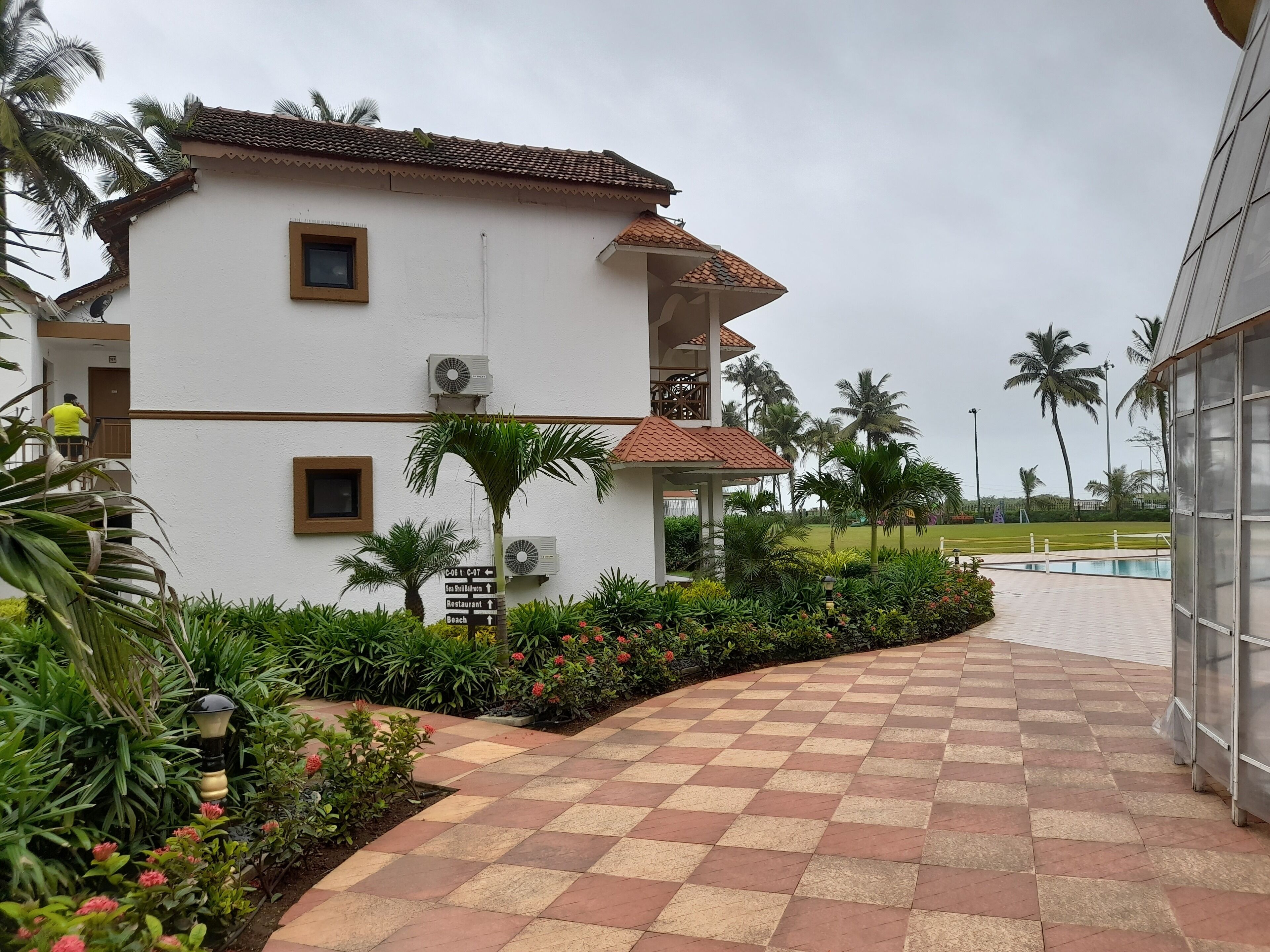 Quarto casal executivo, 1 cama de casal, vista para a piscina, ao lado da piscina | Sacada