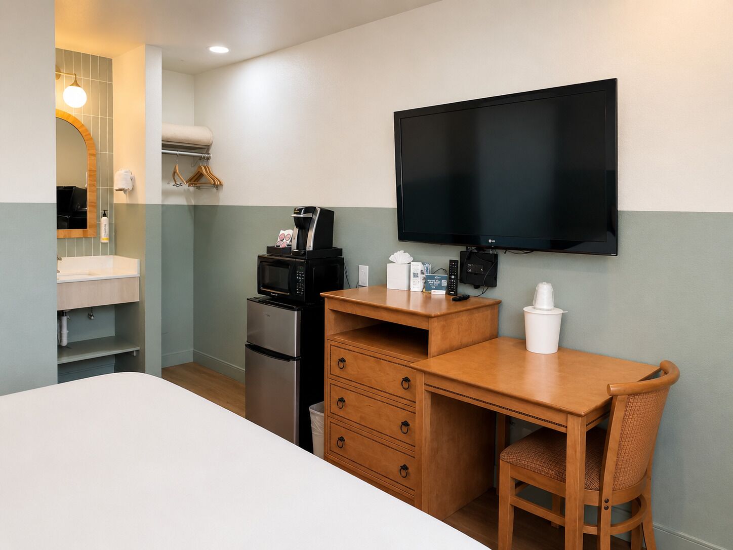 Quarto, 1 cama king-size | Secretária, ferro/tábua de engomar, Wi-fi grátis 