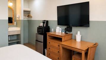 Quarto, 1 cama king-size | Secretária, ferro/tábua de engomar, Wi-fi grátis