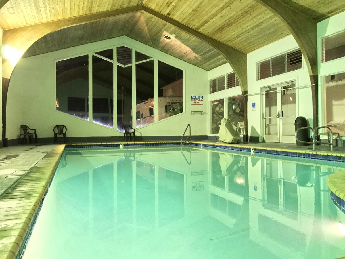 Stargazer Inn and Suites: 2023 Room Prices, Deals & Reviews | Expedia.com