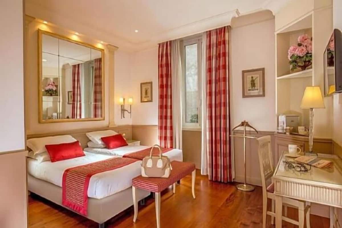 Roupa hipoalergénica, minibar, cofre no quarto, Wi-fi grátis