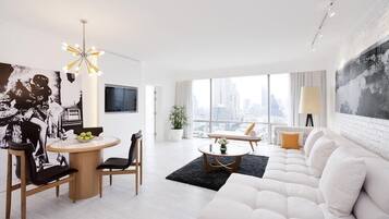 Suite, 1 cama de casal, acesso ao Club Lounge, no canto | Roupa de alta qualidade, cofre no quarto, secretária