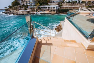 Na praia, passeios de caiaque 