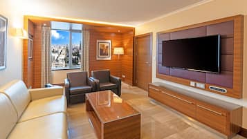 Minibar, cofre no quarto, secretária