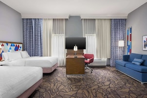 Escrivaninha, cortinas blackout, ferros/tábuas de passar roupa, Wi-Fi