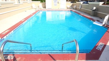 Piscina exterior sazonal 