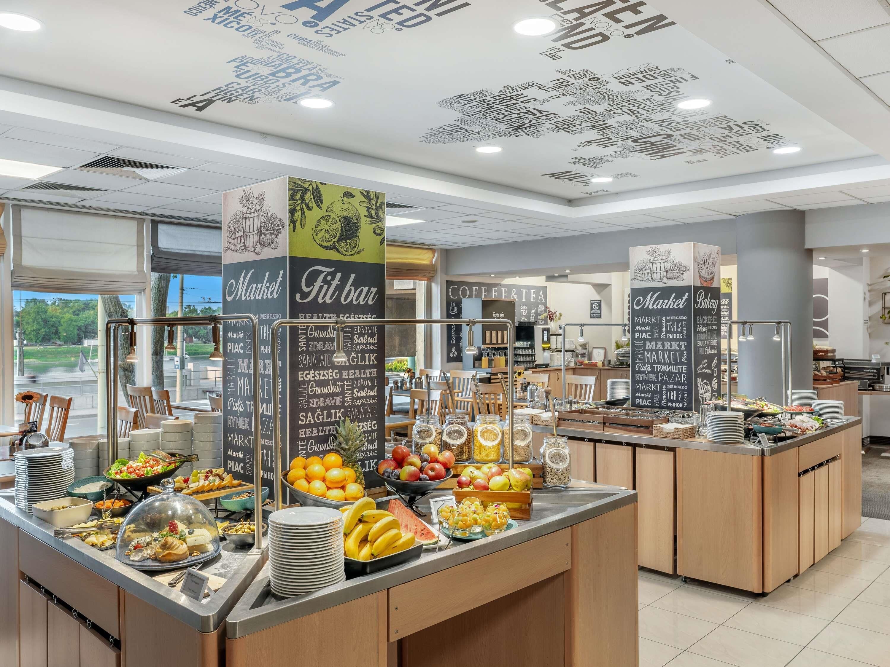 Pequeno-almoço tipo buffet diário mediante uma taxa 
