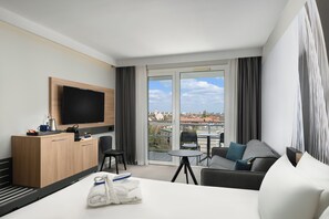 Quarto Superior, 1 cama de casal e sofá-cama (High Floor) | Vista para a água
