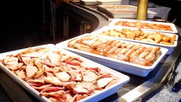 Café da manhã completo todos os dias (GBP 14.25 por pessoa)