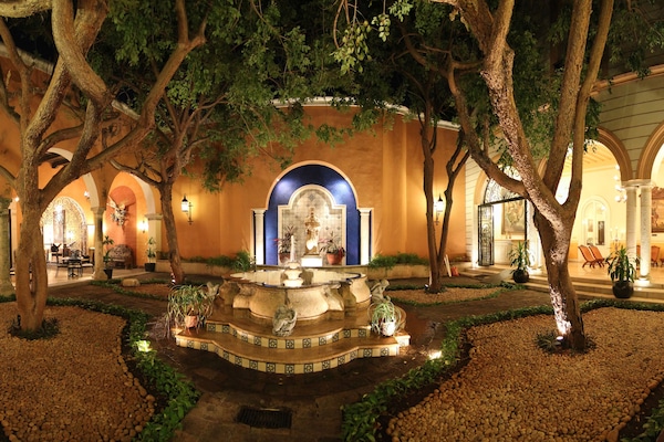 Fachada do alojamento (tarde/noite)