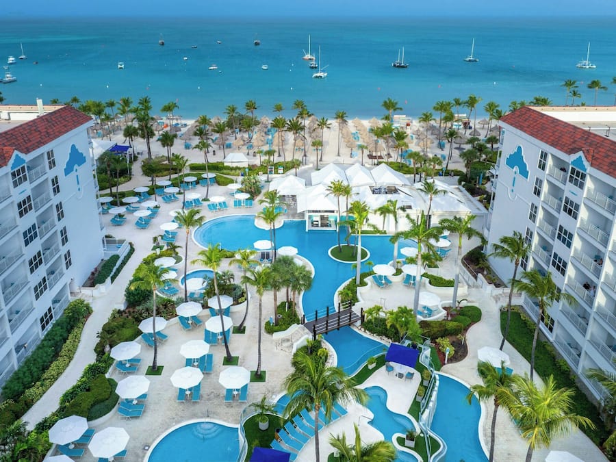 Piscina exterior, toldos (sobretaxa), guarda-sóis