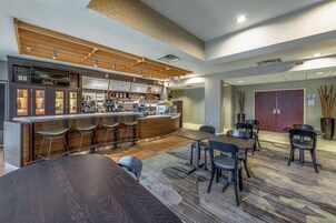 Pequenos-almoços e jantares servidos, incluindo cozinha americana 