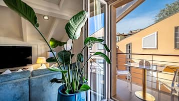 Apartamento Deluxe em Condomínio Fechado, 1 quarto | 15 quartos, edredões de penas, minibar, cofre no quarto