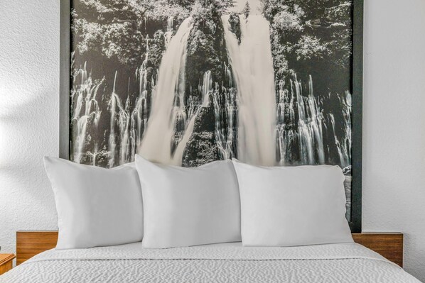 Quarto standard, 1 cama Queen | Escrivaninha, ferros/tábuas de passar roupa, berços grátis