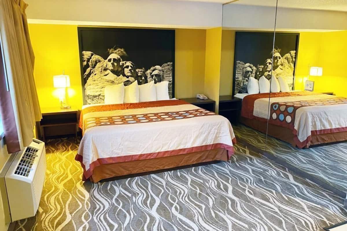 Escrivaninha, ferros/tábuas de passar roupa, Wi-Fi de cortesia