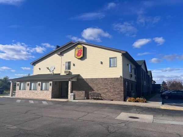 Super 8 By Wyndham Imlay City - Michigan