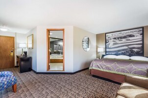 Suite Deluxe, 1 cama king-size, não fumadores, banheira de hidromassagem | Com decoração personalizada, com mobília individualizada 