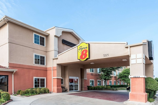 Super 8 By Wyndham Fort Worth North - Fort Worth, TX
