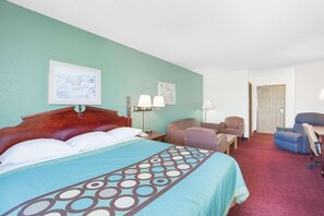 Suite, 1 cama king-size, frigorífico | Cofre no quarto, secretária