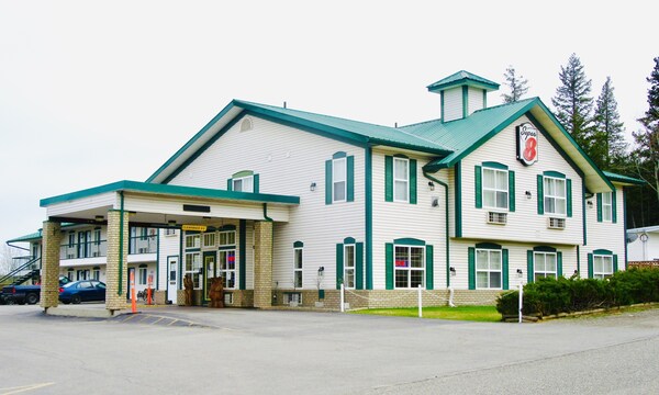 Super 8 By Wyndham 100 Mile House - British Columbia