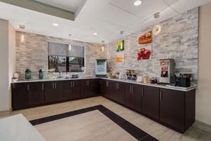 Pequeno-almoço self-service diário incluído 