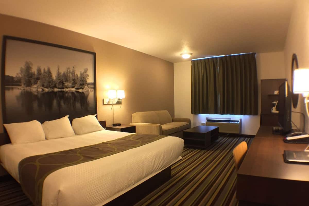 Cofres nos quartos, escrivaninha, espaço de trabalho para notebook