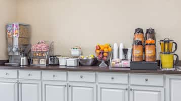 Café da manhã para viagem grátis todos os dias