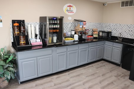 Café da manhã continental grátis todos os dias. Super 8 by Wyndham Cabot