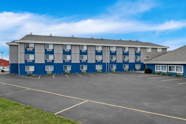 Super 8 By Wyndham Osseo Wi - Wisconsin