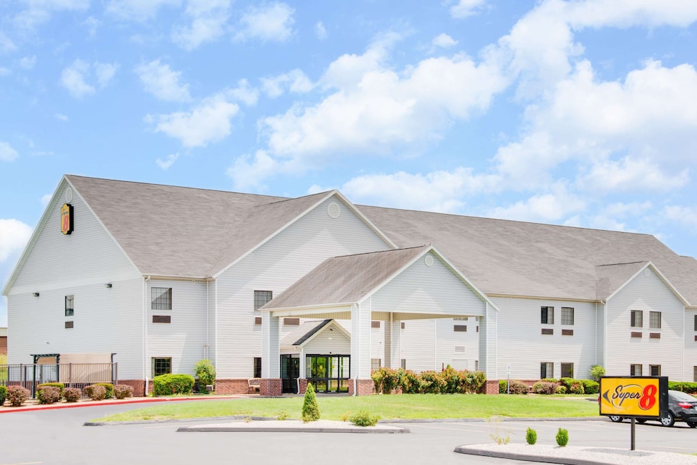 Super 8 By Wyndham Monett - Aurora, MO