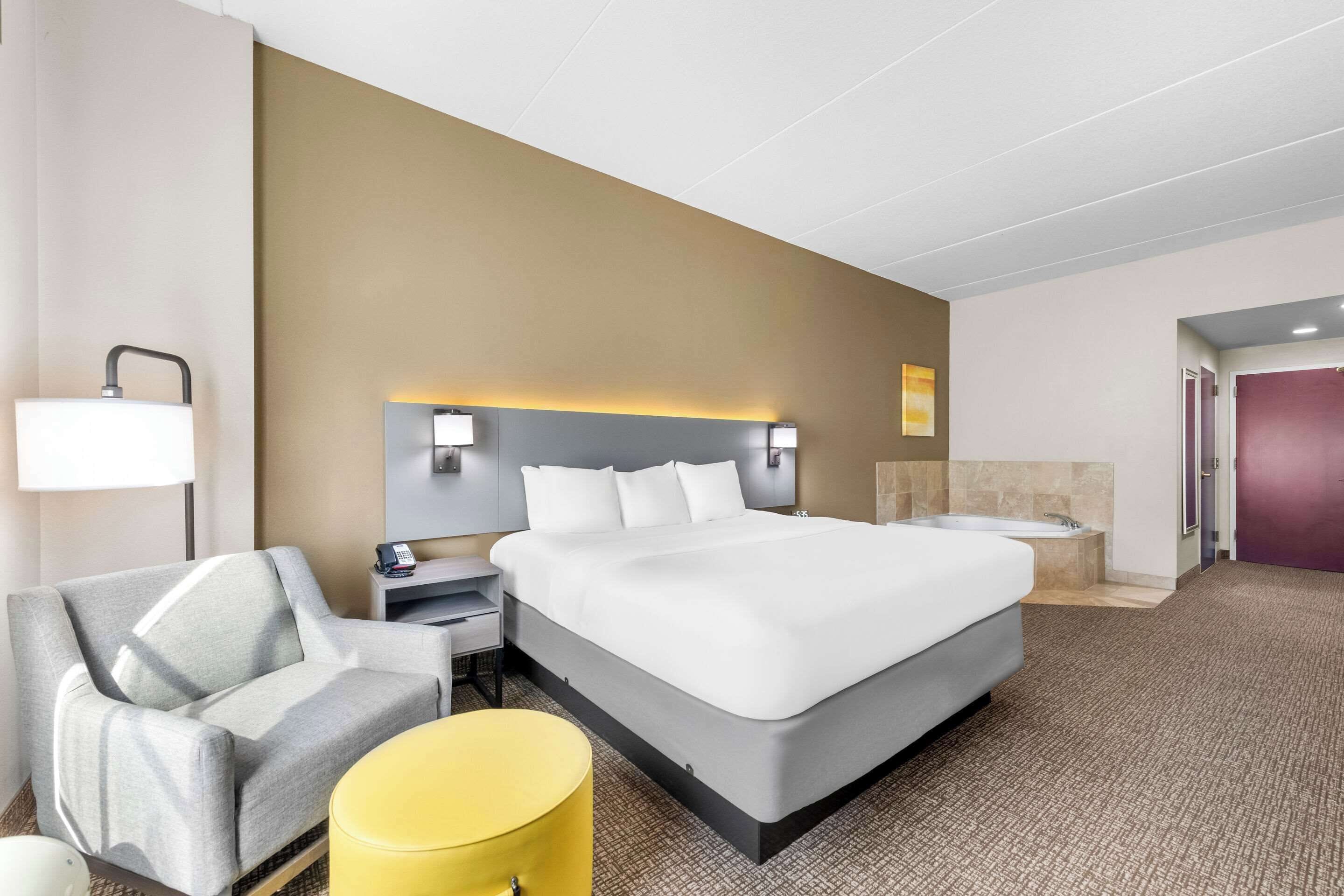 Suite, 1 cama king-size | Roupa de alta qualidade, edredões de penas, cortinas/cortinados opacos 