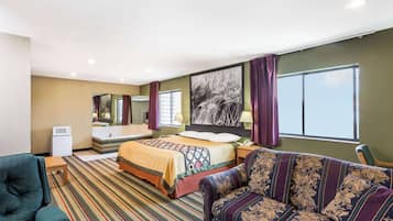 Suite, 1 cama king-size, não fumadores, banheira de hidromassagem grande | Secretária, cortinas/cortinados opacos, ferro/tábua de engomar
