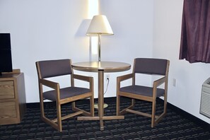 Ferros/tábuas de passar roupa, Wi-Fi de cortesia, roupa de cama