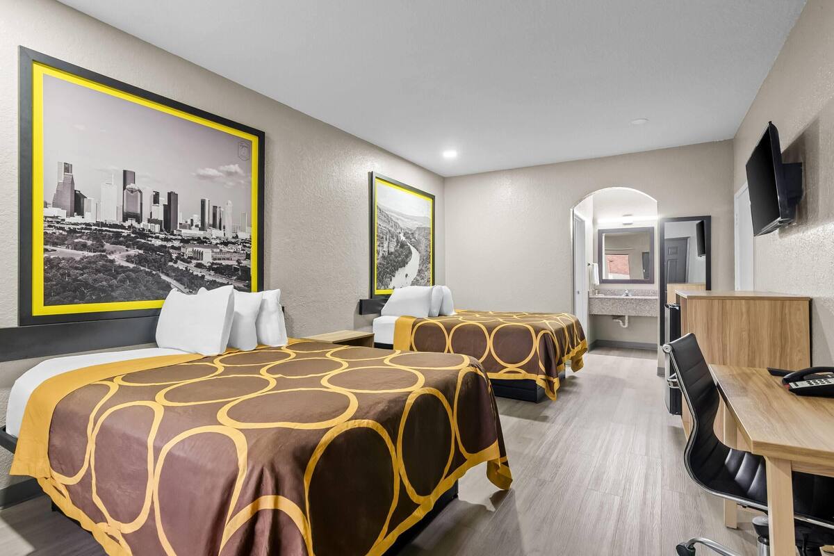Quarto Duplo, 2 camas de casal | Secretária, secretária adequada para computadores portáteis