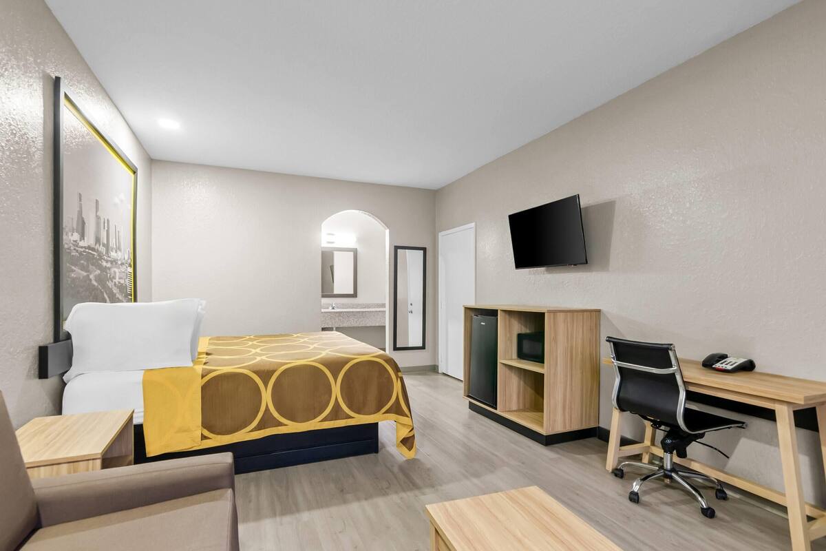 Quarto Standard, 1 cama king-size, fumadores | Secretária, secretária adequada para computadores portáteis