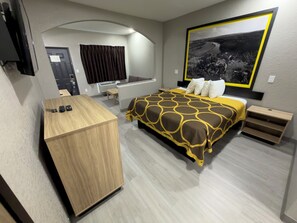 Quarto standard, 1 cama King | Escrivaninha, espaço de trabalho para notebook