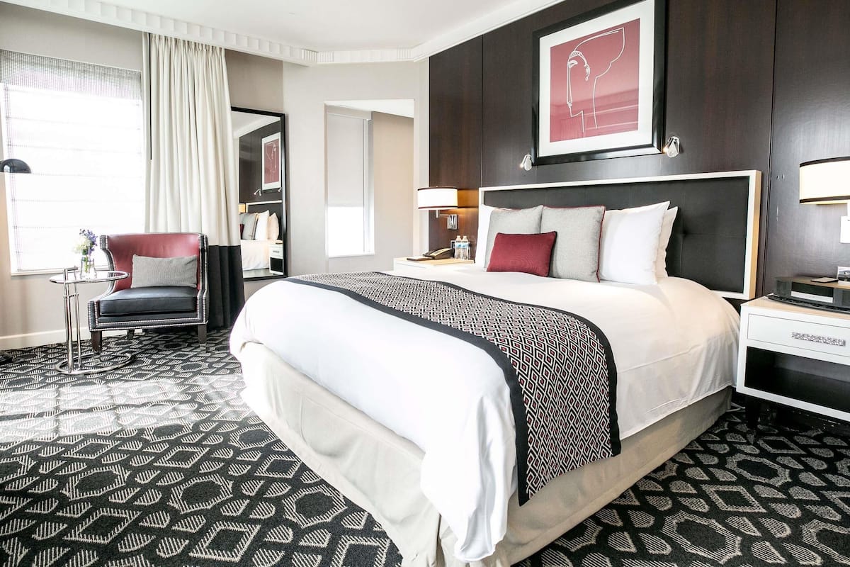 Roupas de cama premium, edredons de pluma, camas com colchões pillow-top