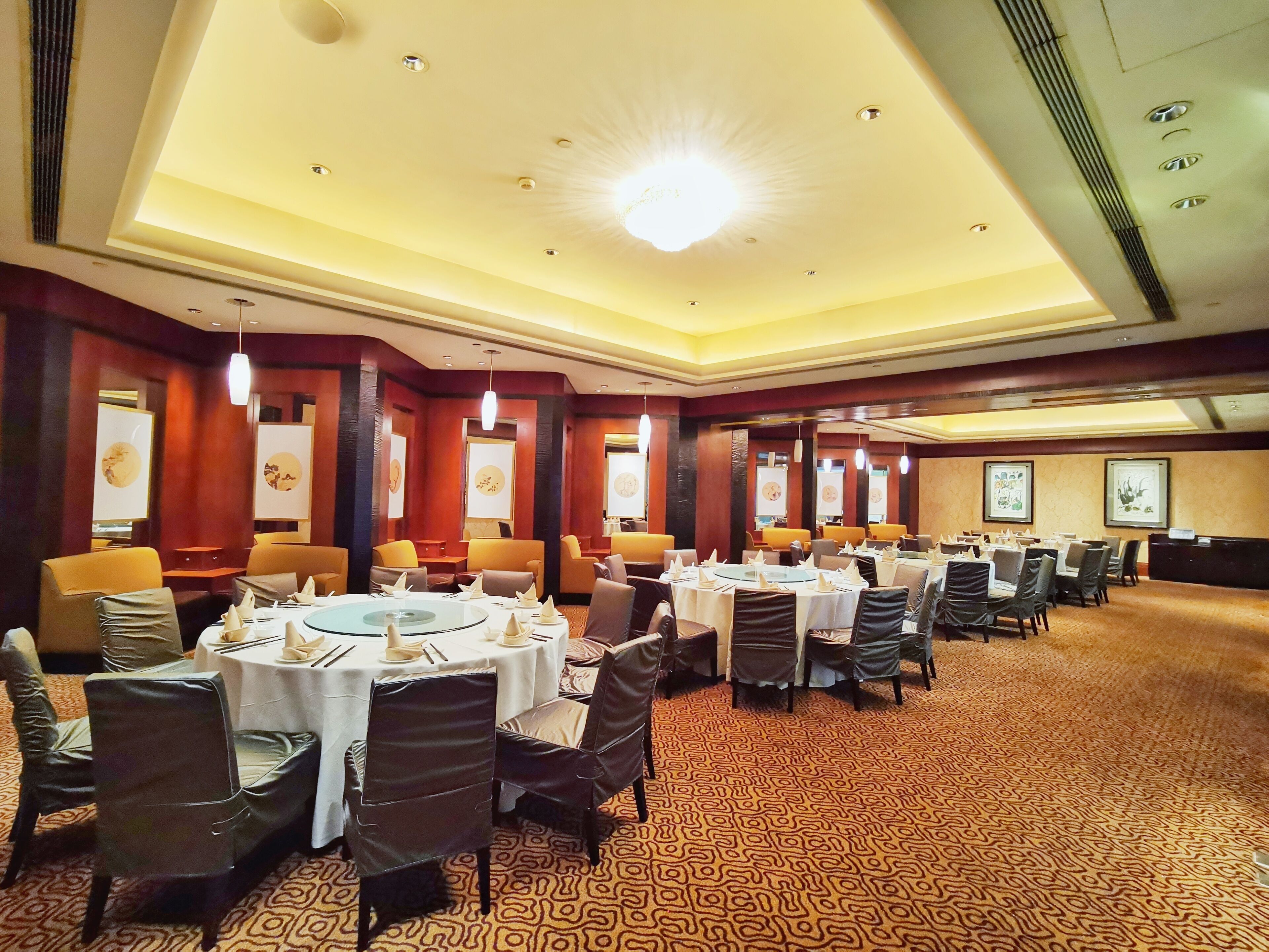 3 restaurantes: opção de café da manhã, almoço e jantar