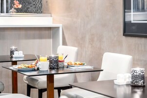 Pequeno-almoço tipo buffet diário incluído 