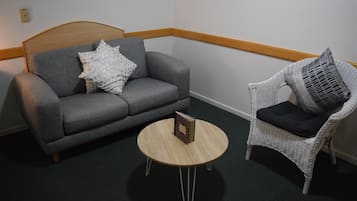 Quarto Deluxe, 1 cama queen-size, no rés do chão | Sala de estar