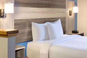 Secretária, ferro/tábua de engomar, berços/camas para crianças grátis 