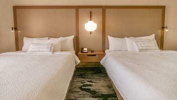 1 quarto, secretária, cortinas/cortinados opacos