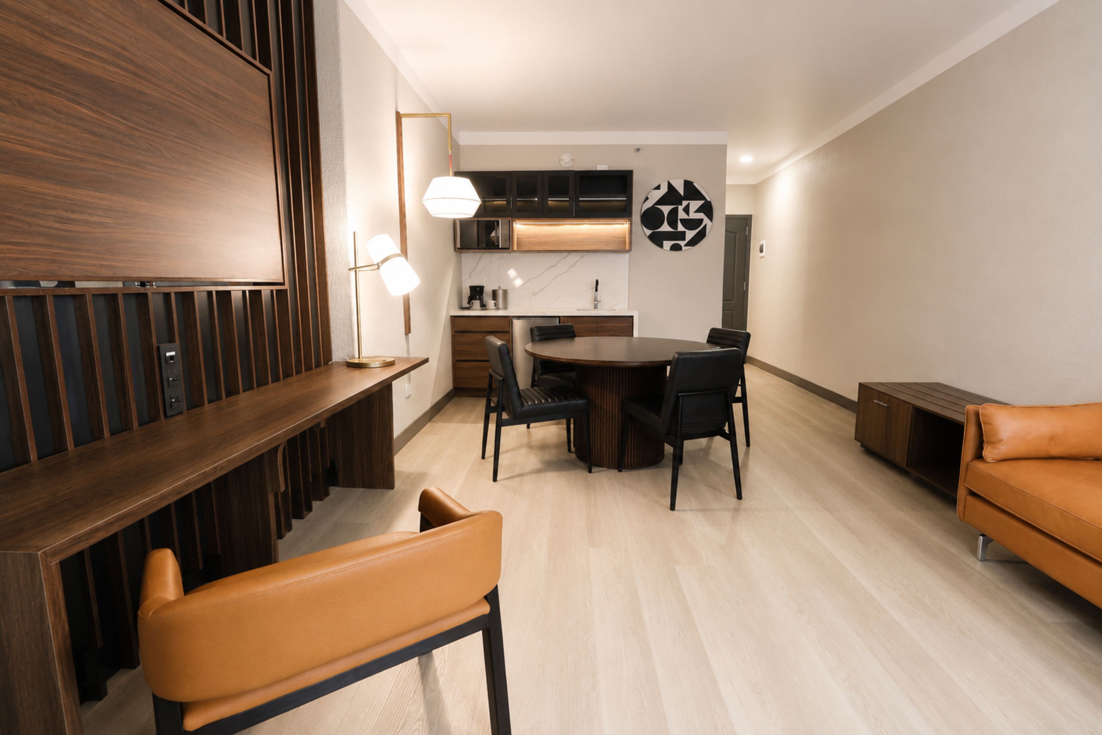 Suite, 1 cama king-size | Cofre no quarto, secretária 