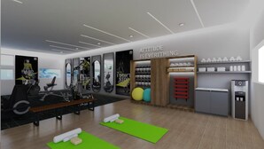 Uma academia moderna com equipamentos de ginástica, um banco, tapetes de yoga e cartazes motivacionais.