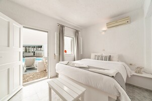 Standard Room Pool Level | Cofre no quarto, quartos insonorizados