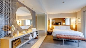 Frigobar, cofres nos quartos, individualmente decorados, escrivaninha